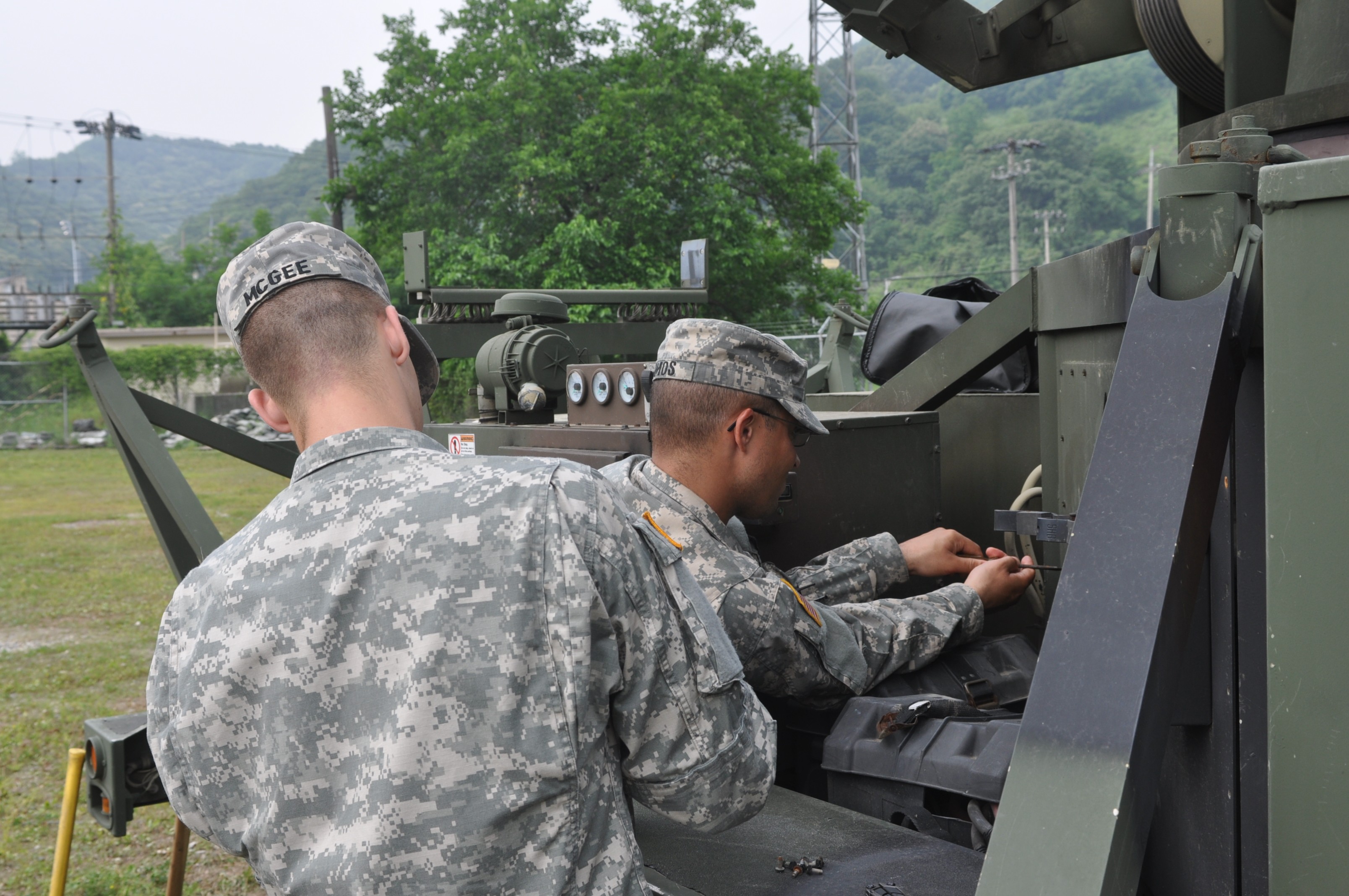 210th Fires Brigade conduct signal training | Article | The United ...