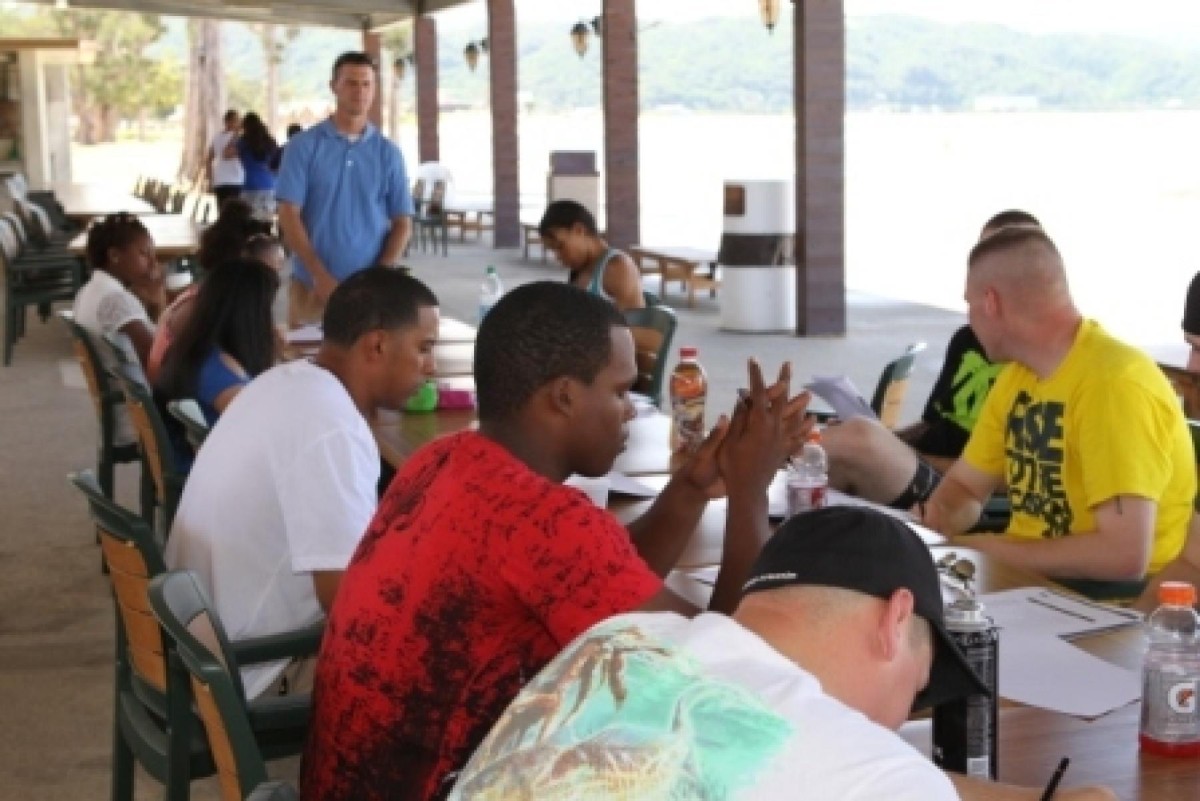 10th Regional Support Group Unit Ministry Team cares for Single ...