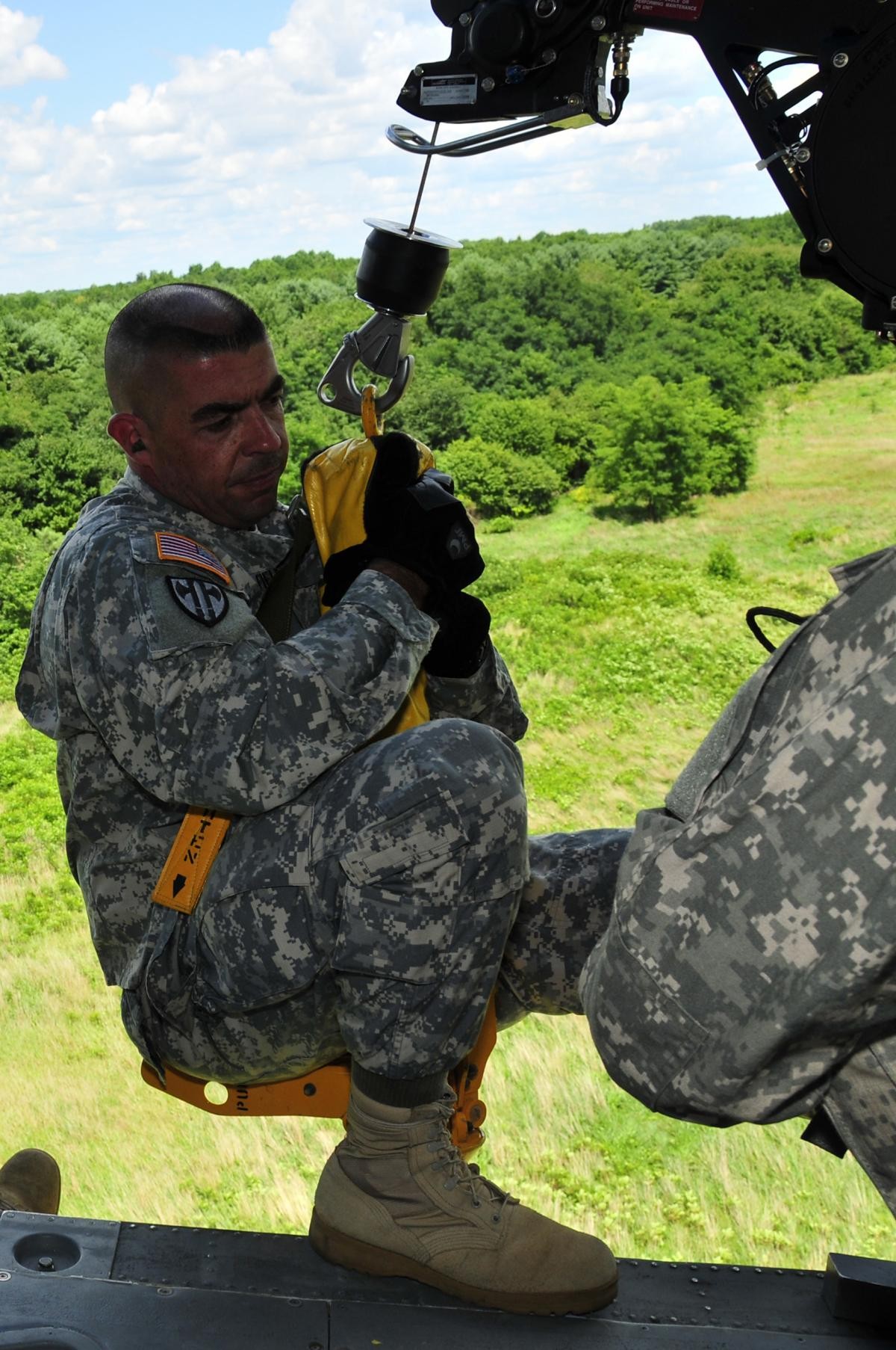 Aviation soldiers practice rescue hoist operations | Article | The ...