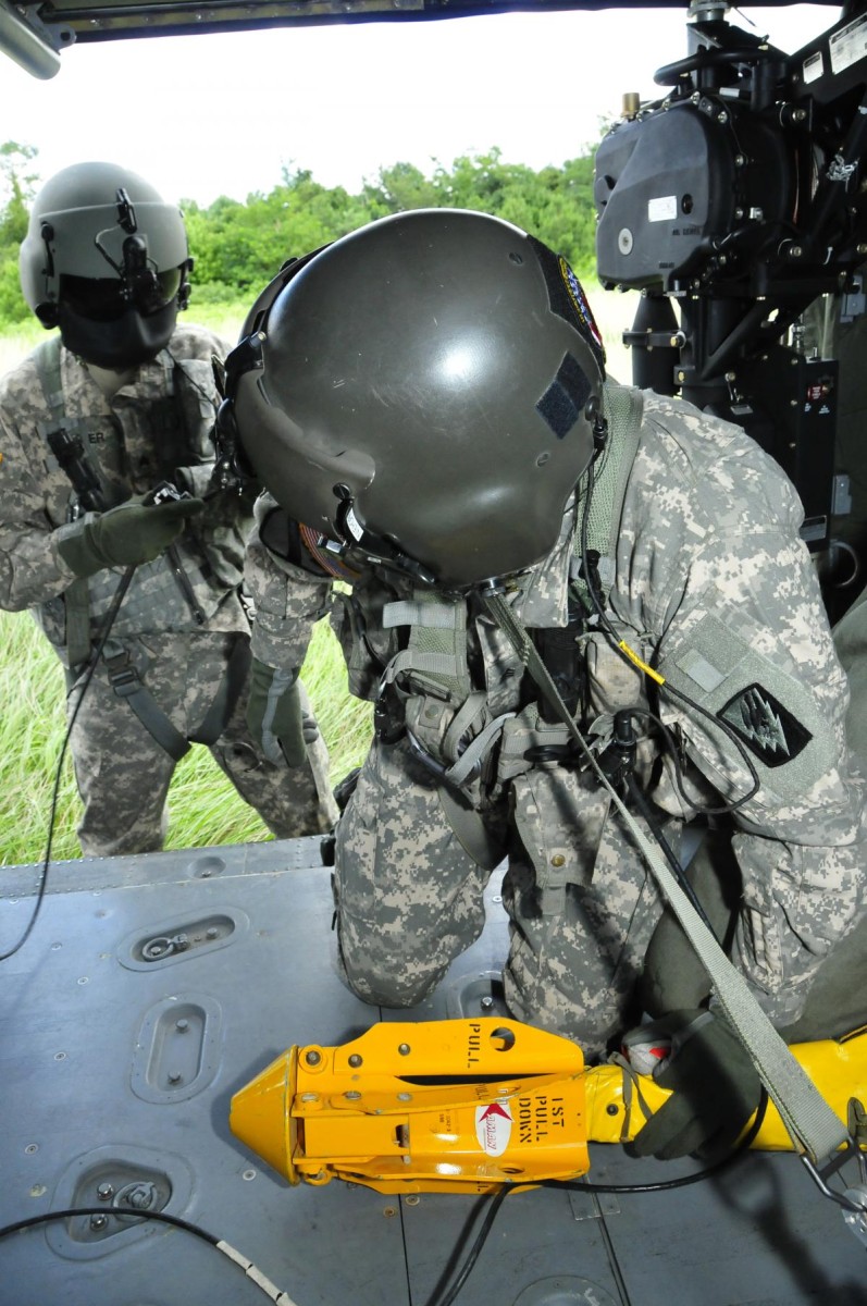 Aviation soldiers practice rescue hoist operations | Article | The ...