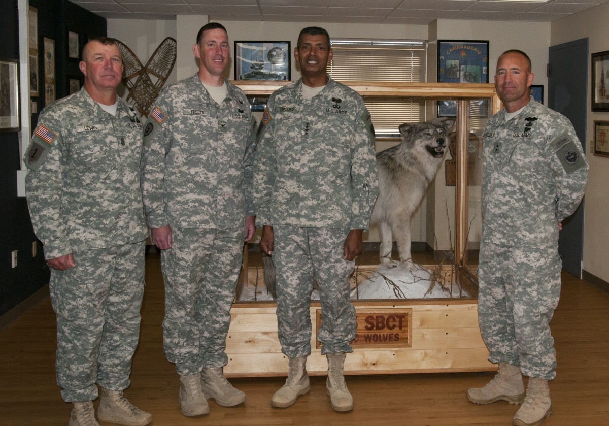 Commanding generals visit Soldiers, tour Fort Wainwright | Article ...