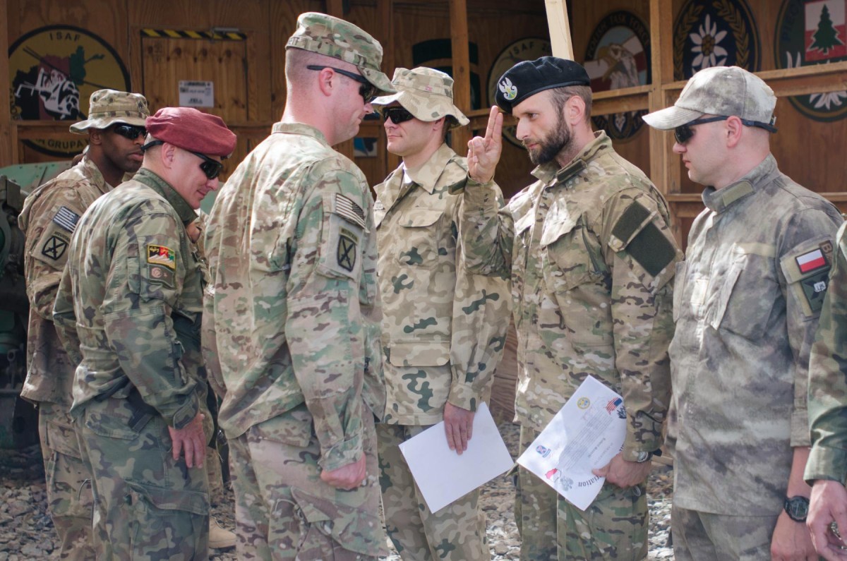 US soldiers receive Polish marksmanship badges | Article | The United ...