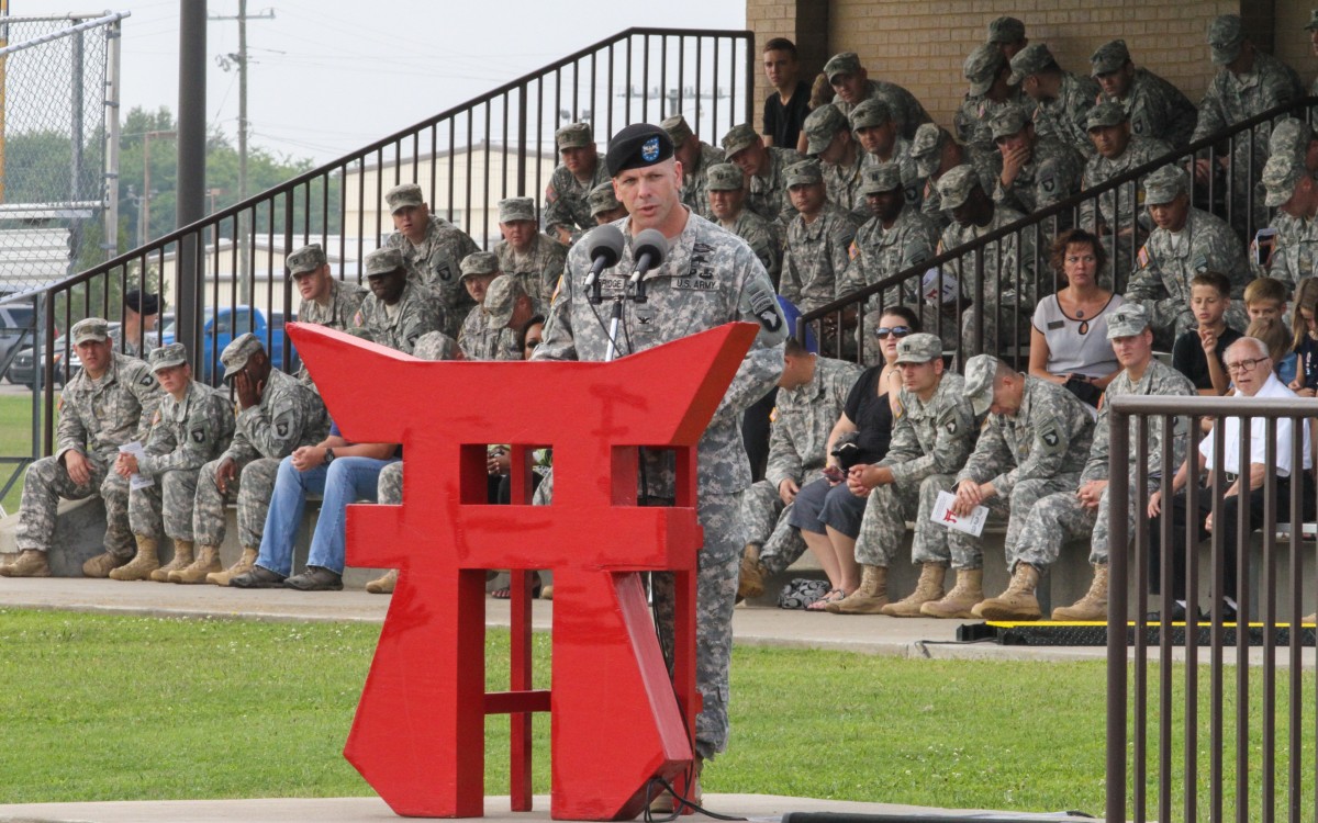 Rakkasans leadership changes out | Article | The United States Army