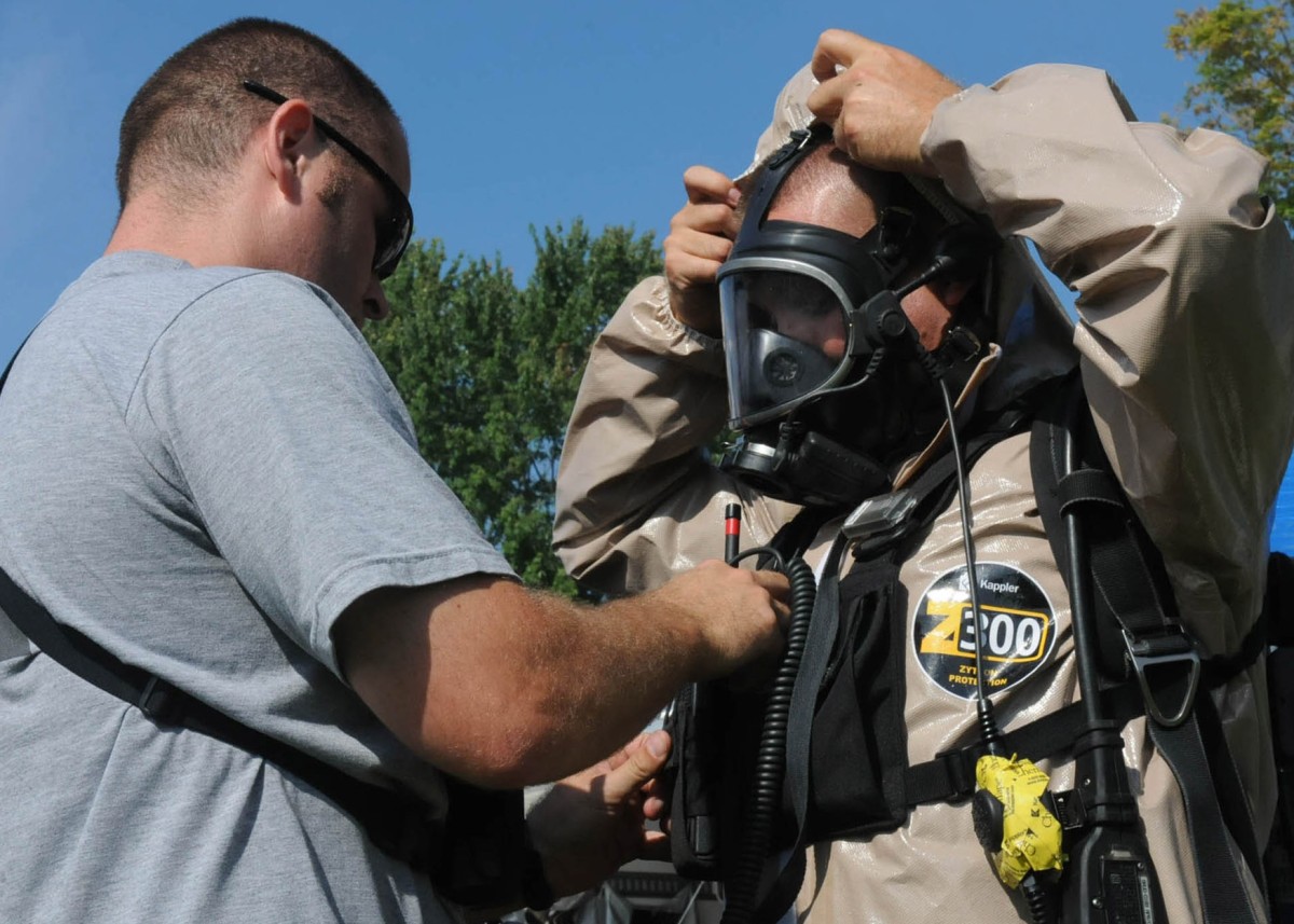 'Vibrant Response' trains troops for nuclear disaster | Article | The ...