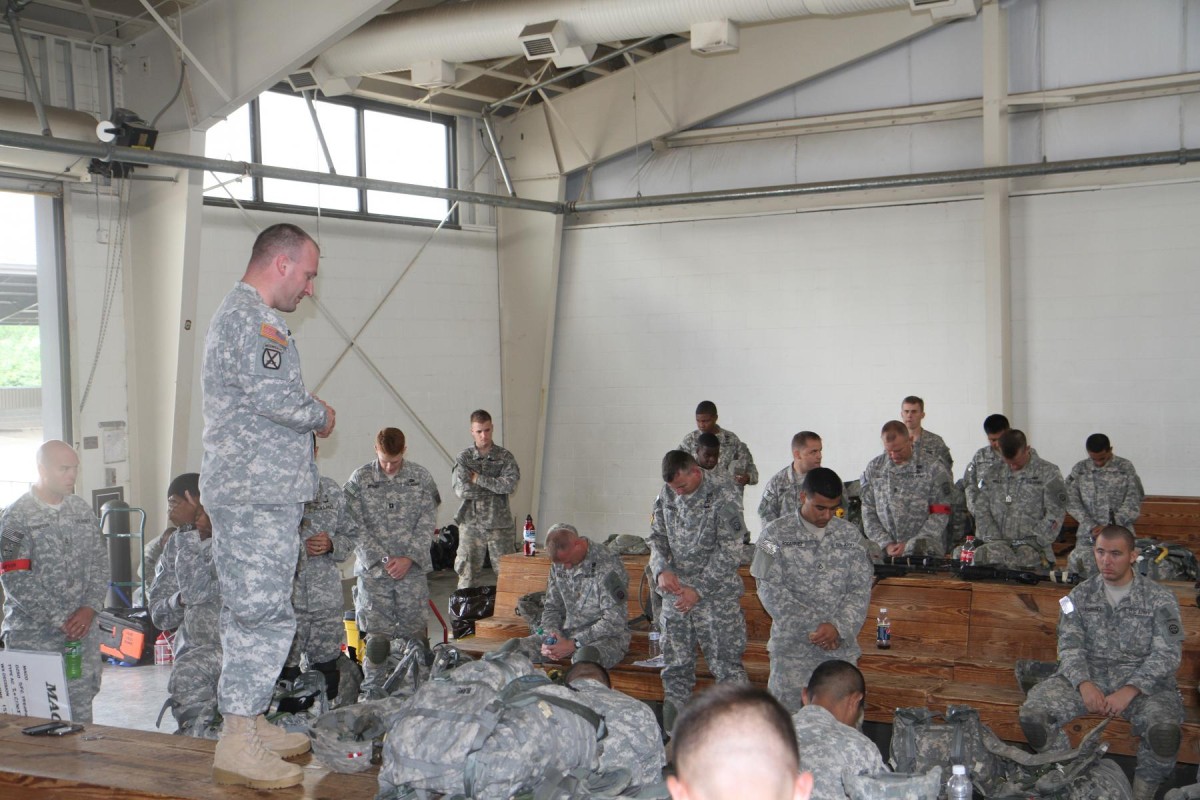 Chaplain jumps for love of God and country | Article | The United ...