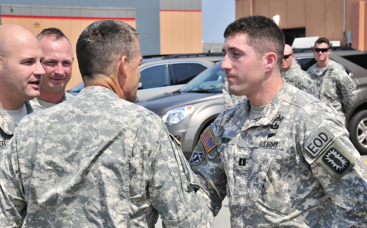 FORSCOM command team congratulates 725th EOD | Article | The United ...