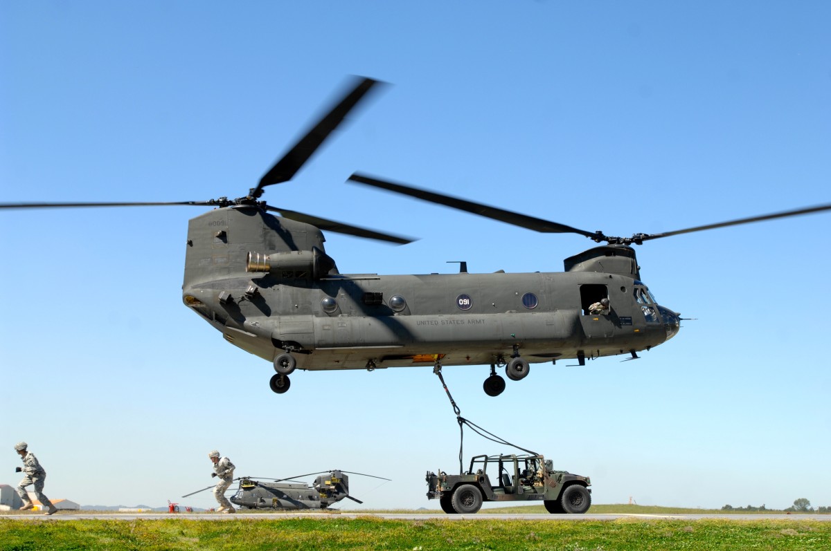 2nd CAB Soldiers take to the air during sling load operations | Article ...