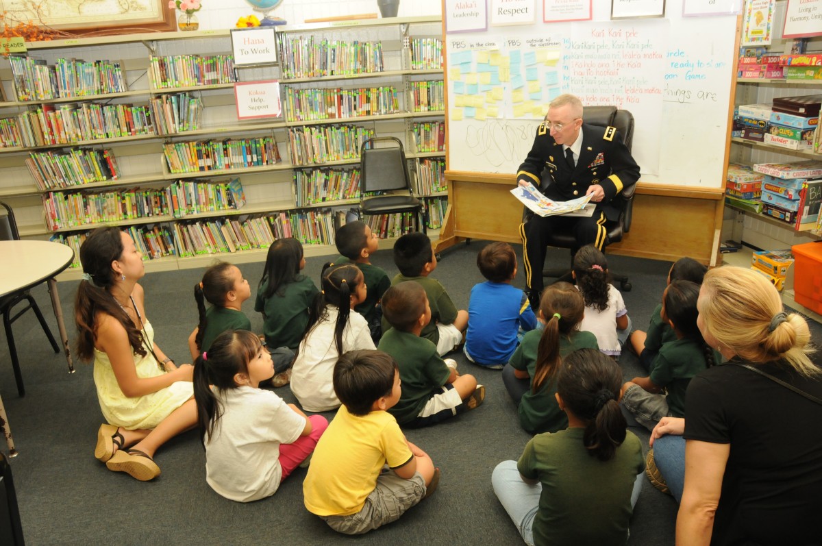 Signal Soldiers read to Elementary School students | Article | The ...