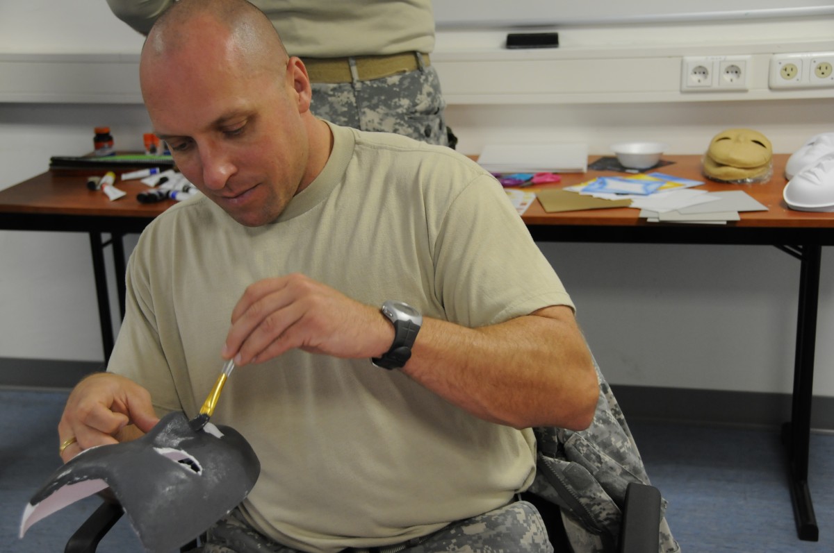 Healing Arts program puts Soldiers at ease | Article | The United ...