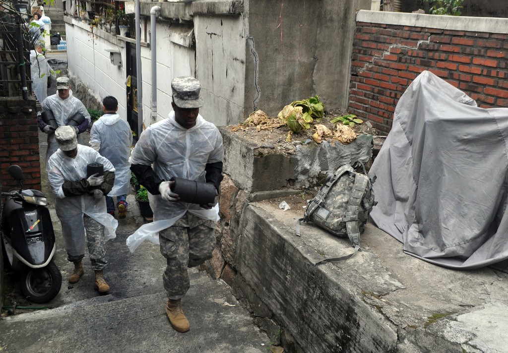 Garrison Soldiers deliver warmth | Article | The United States Army