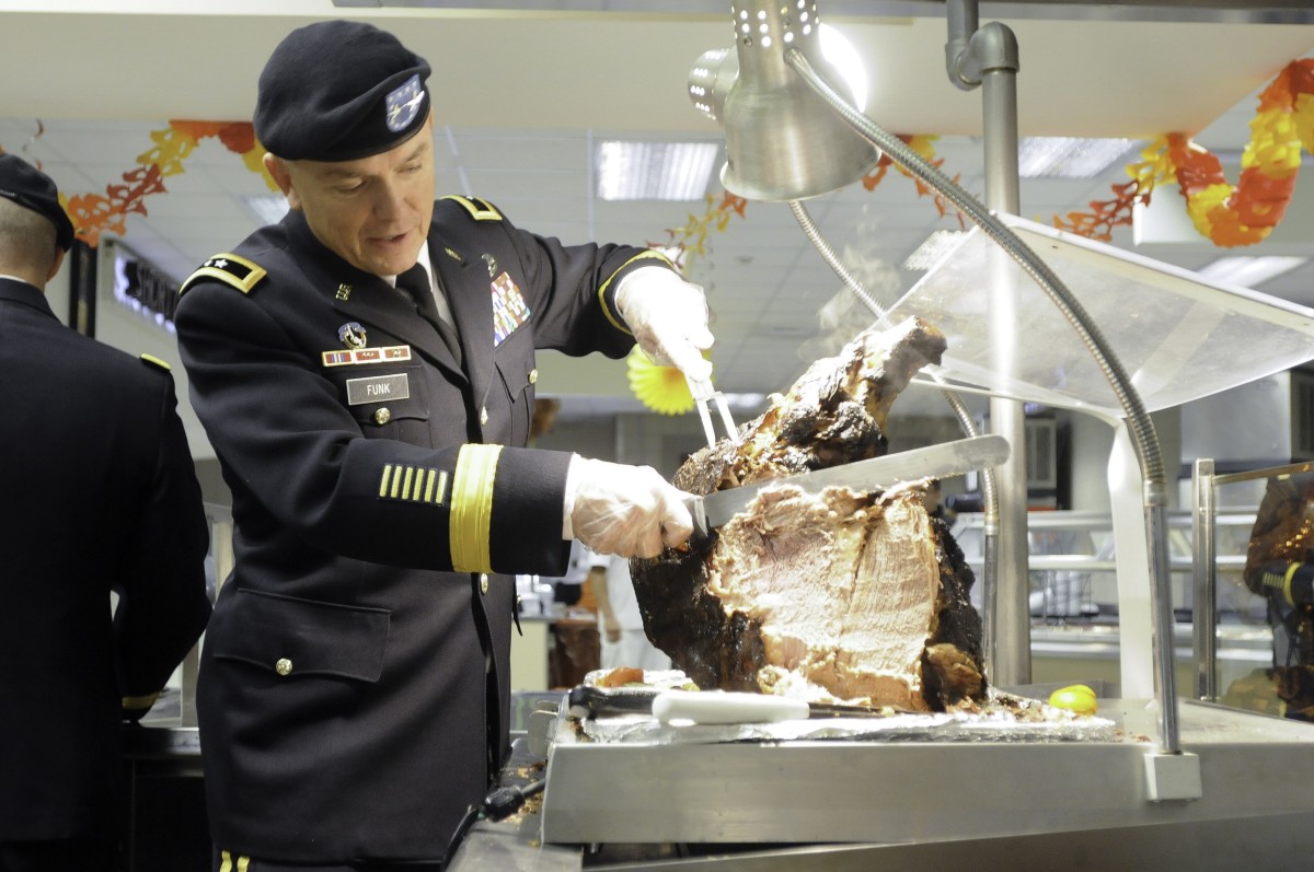 'Big Red One' Soldiers, Families share Thanksgiving meals at Fort Riley ...