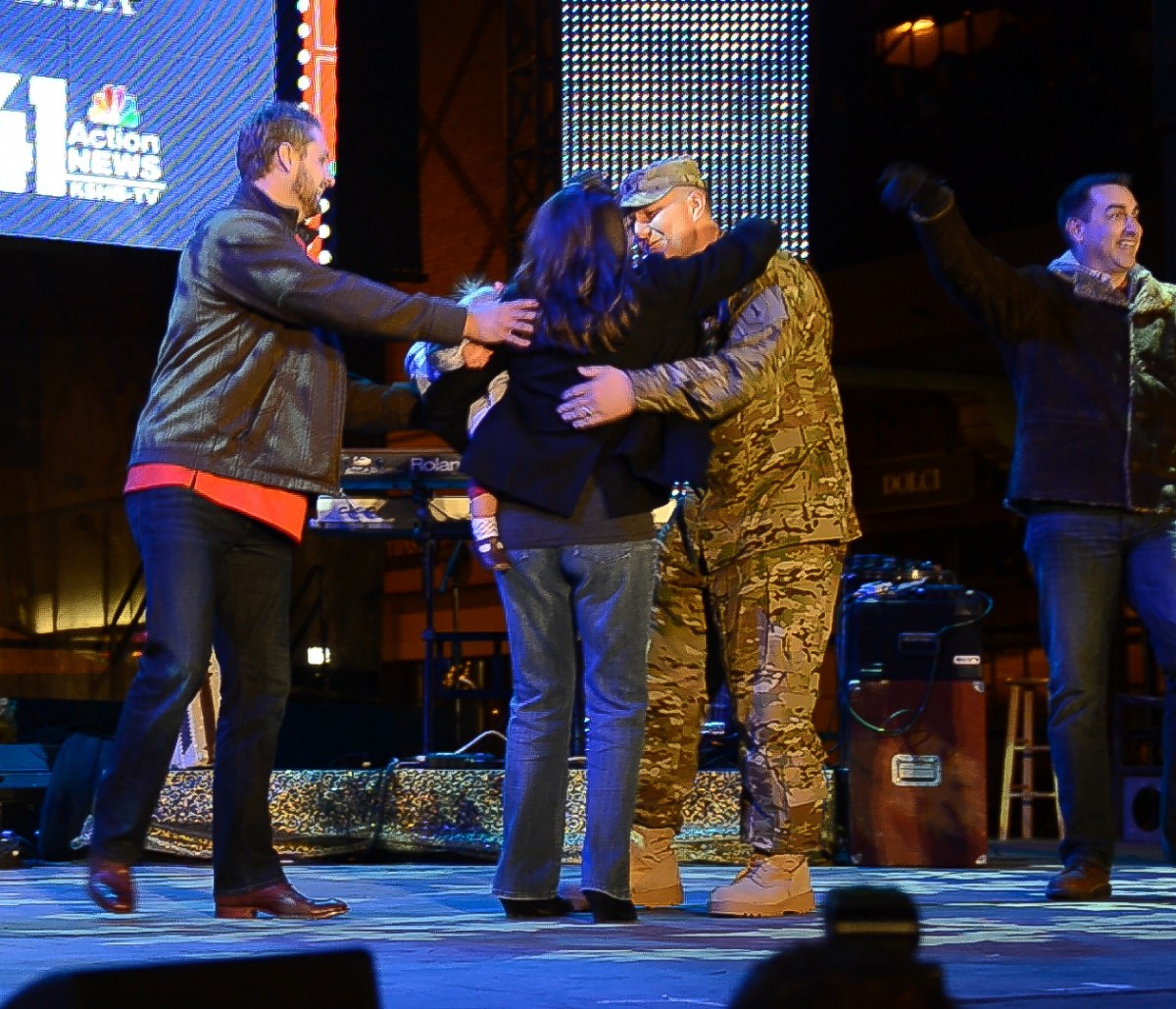 Soldier meets Family with surprise reunion | Article | The United ...