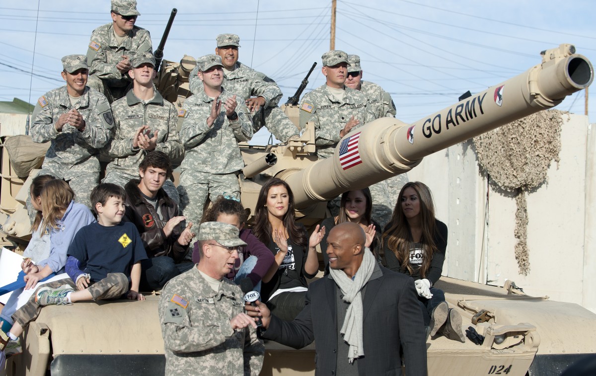 Bringing the gridiron to 'the box': Fort Irwin Soldiers, Families are ...