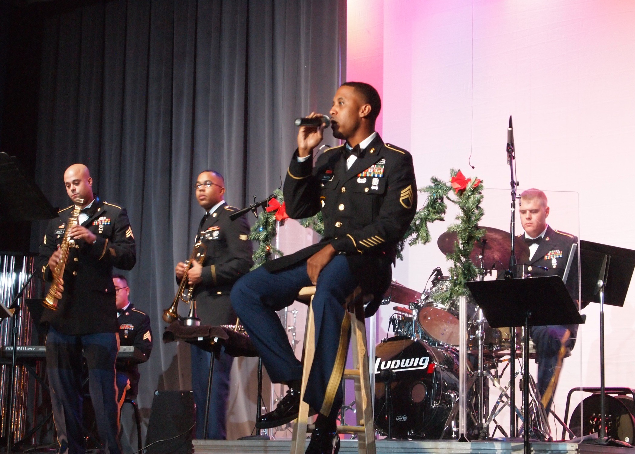 Bells ring, people sing, 62nd Army Band presents 'Sounds of Holidays ...