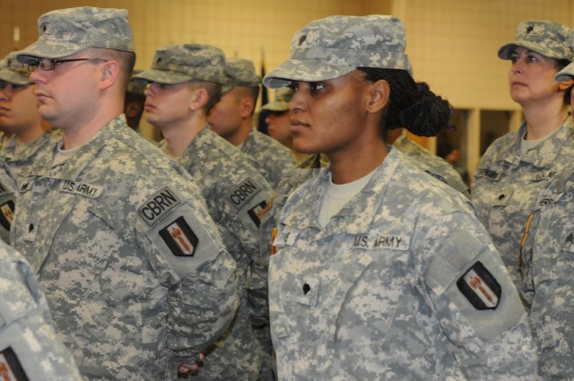 Boston-based Army Reservists farewell to Family members in deployment ...