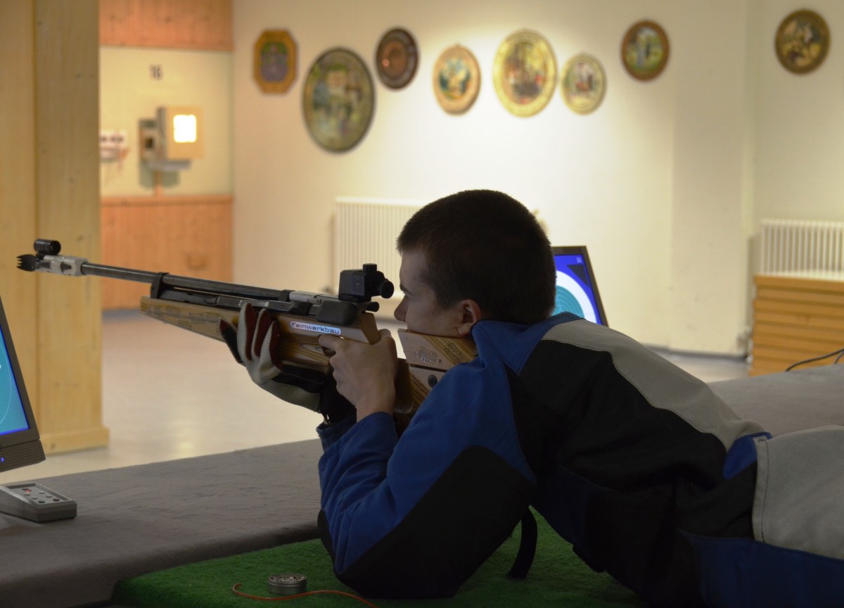 Ansbach High School air rifle team visits German marksmanship club ...