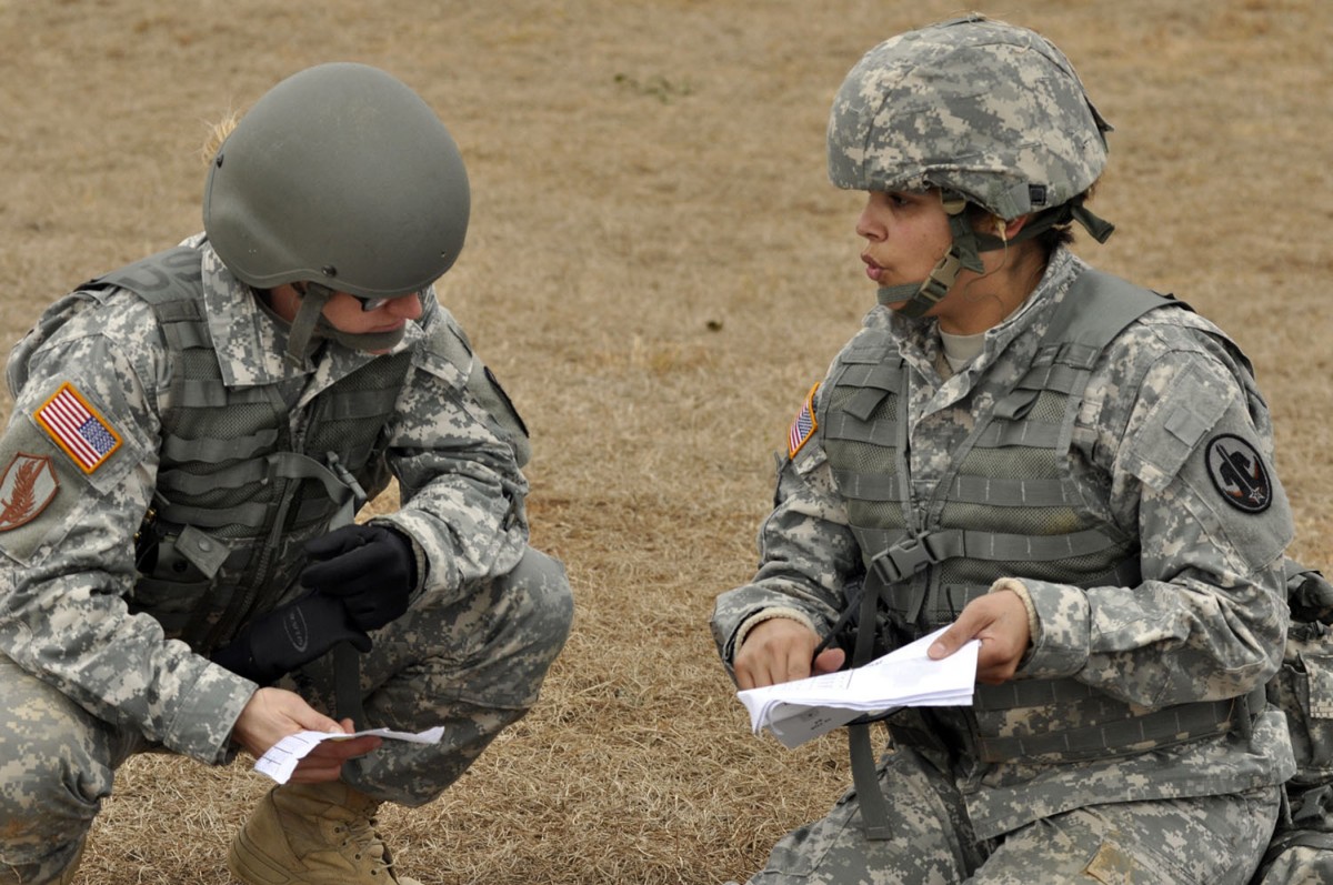 Soldiers weather storm, peers at historic U.S. Army Small Arms ...