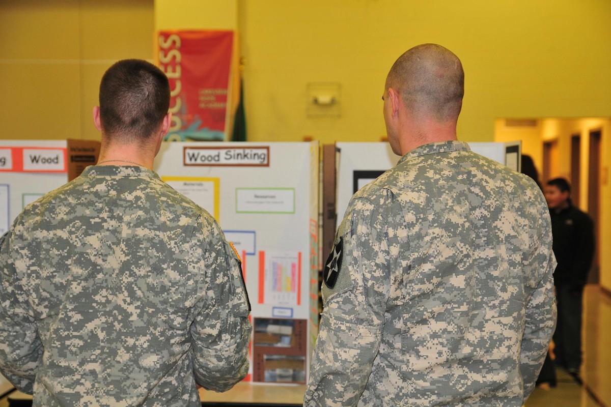 Soldiers, students come together at community connector science fair ...