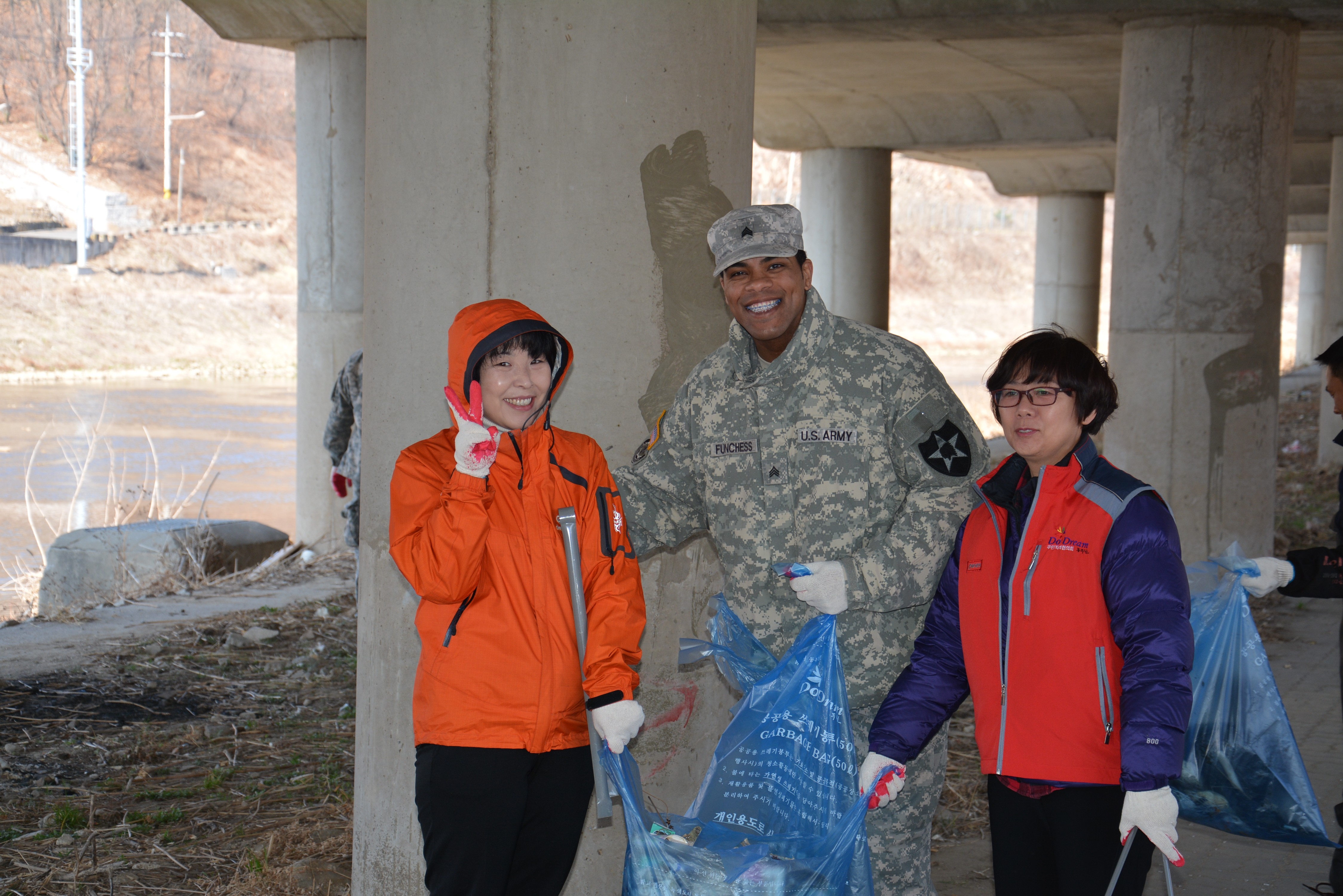 Shincheon River Clean-up | Article | The United States Army