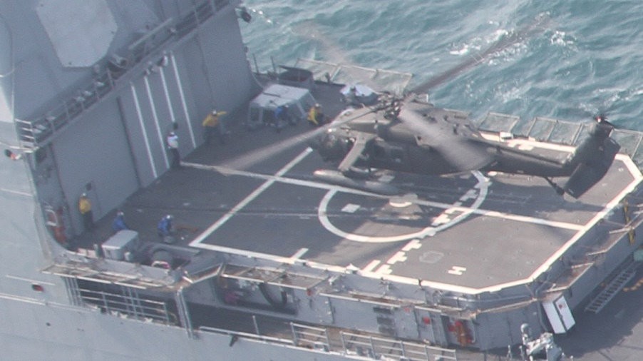 2nd Combat Aviation Brigade performs deck landing on USS Lake Erie ...