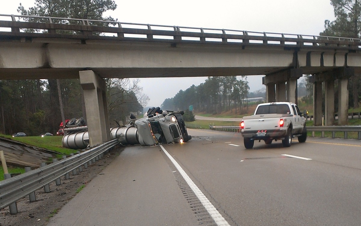 Reserve Soldiers respond to dangerous truck accident | Article | The ...