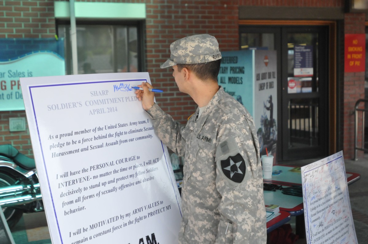 210th FA Bde. Soldiers sign a SHARP commitment pledge | Article | The ...