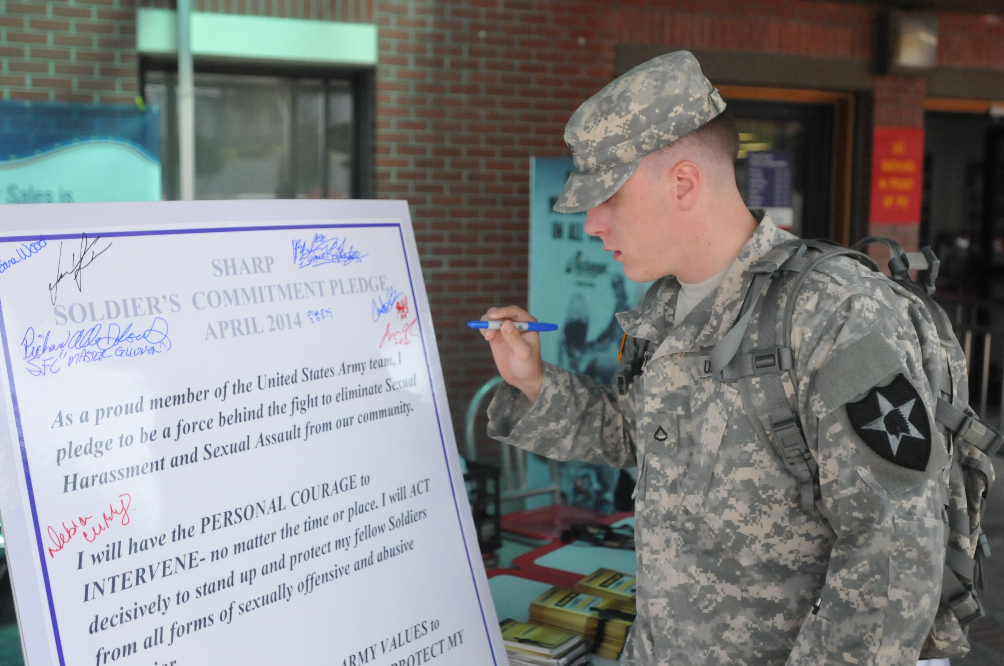 210th FA Bde. Soldiers sign a SHARP commitment pledge | Article | The ...