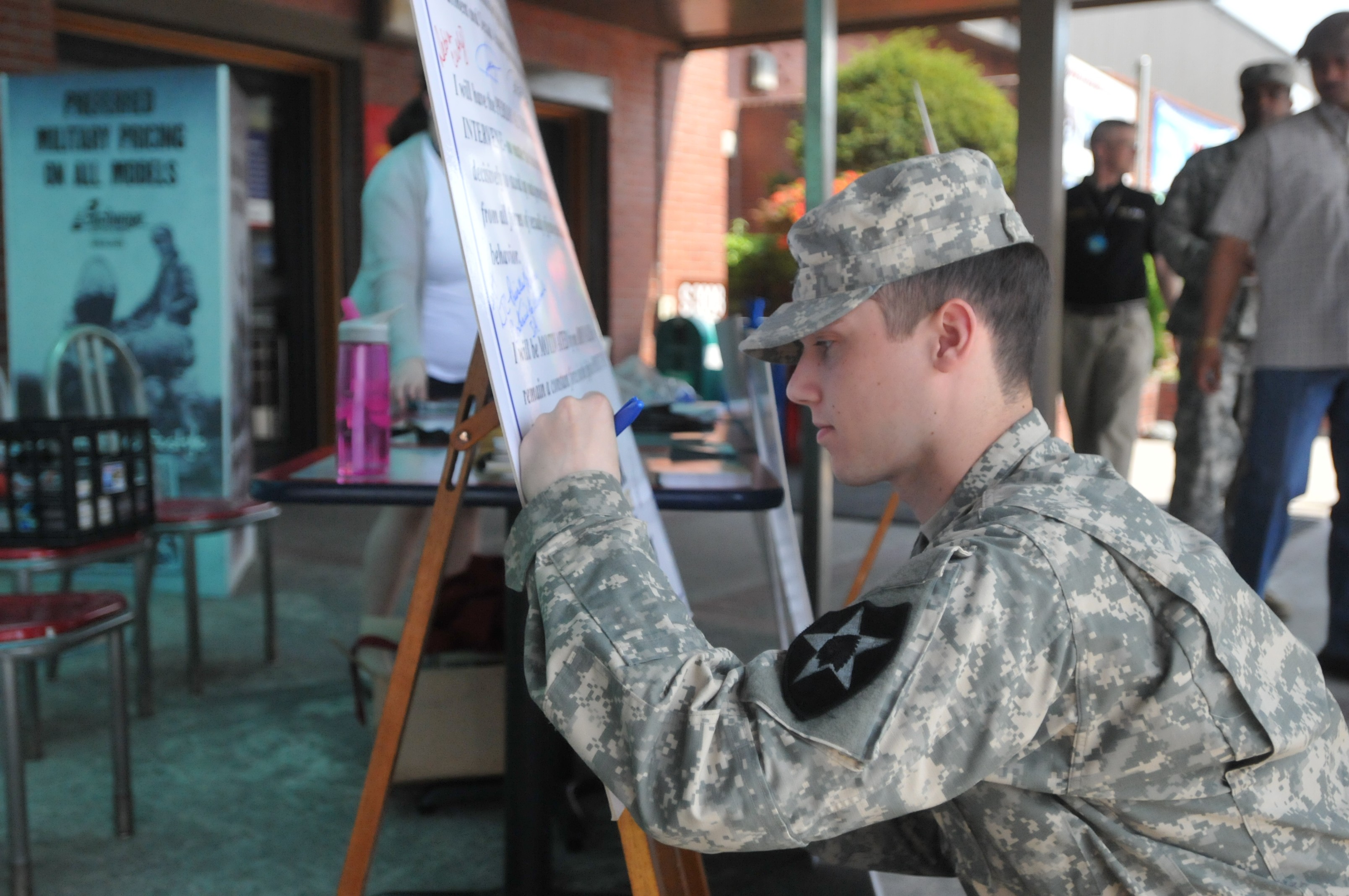 210th FA Bde. Soldiers sign a SHARP commitment pledge | Article | The ...