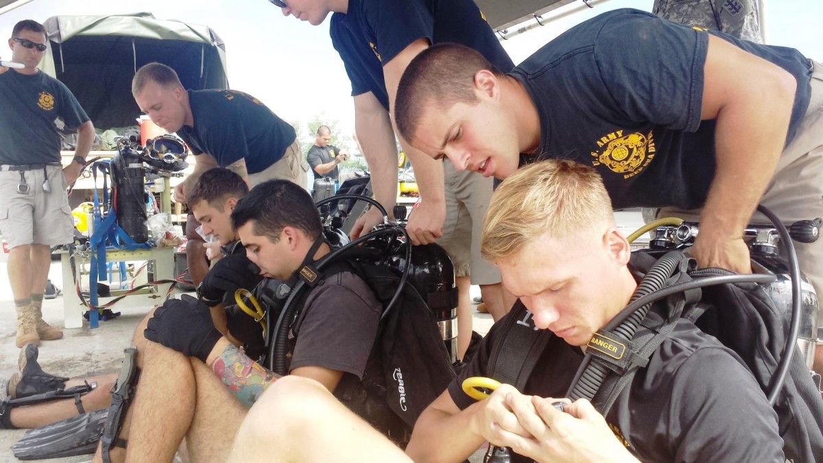 Army divers complete underwater salvage exercise | Article | The United ...