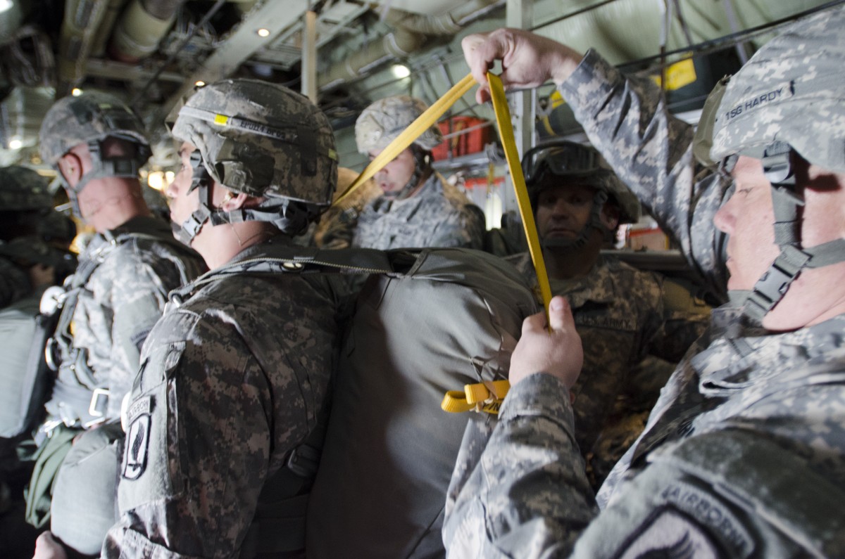 173rd Airborne leaders conduct in-flight rig for Netherlands jump ...