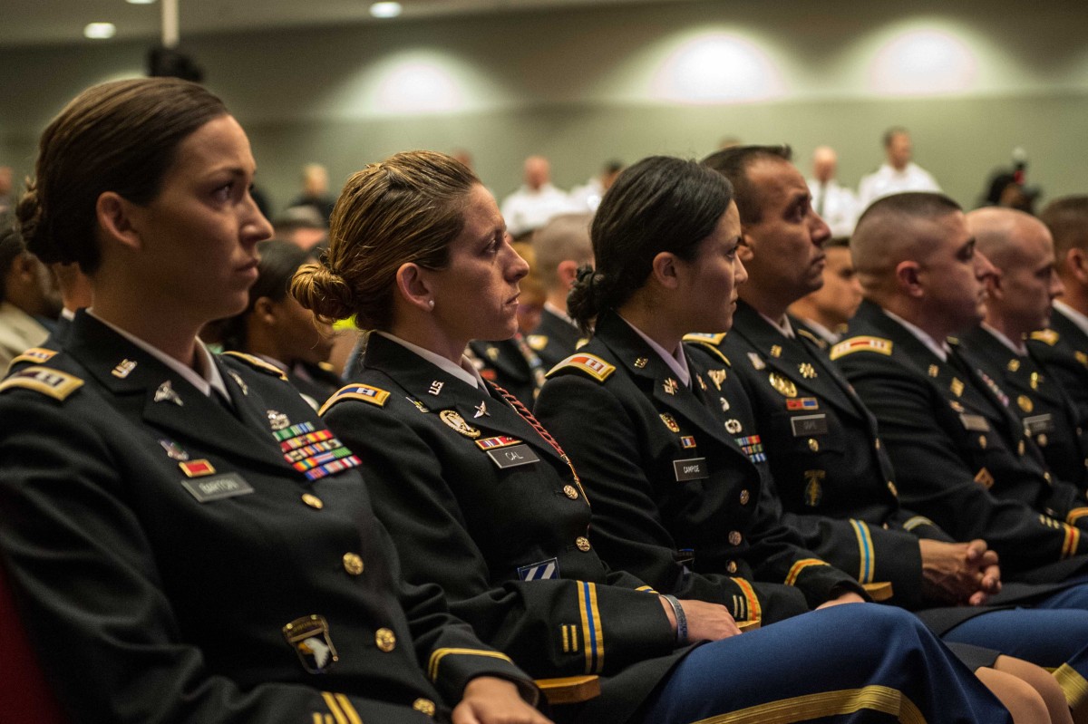 MacArthur Leadership Awards go to 28 officers | Article | The United ...