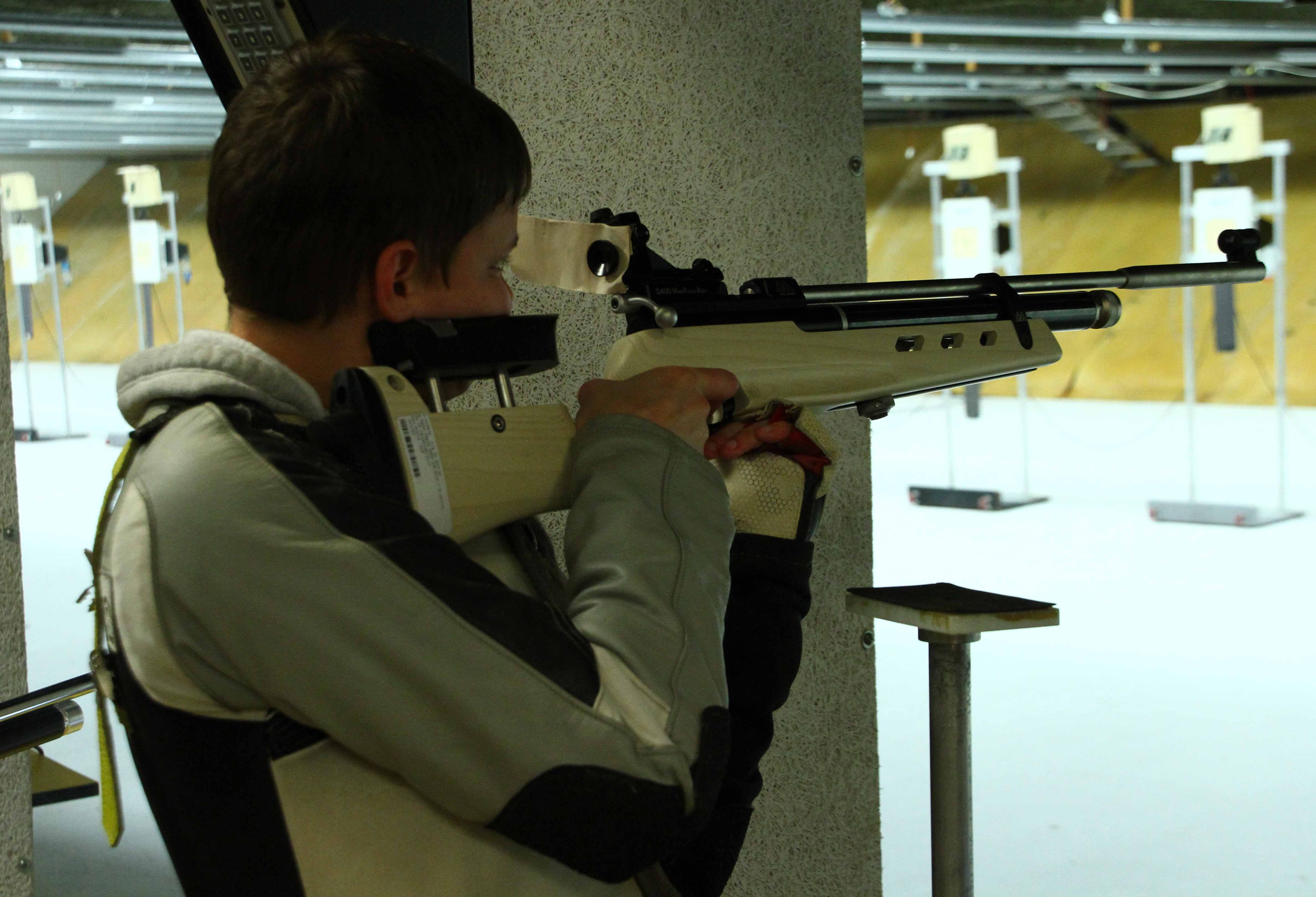 Sgt. Stewart shoots in the first round of the 2014 Army Warrior Trials ...