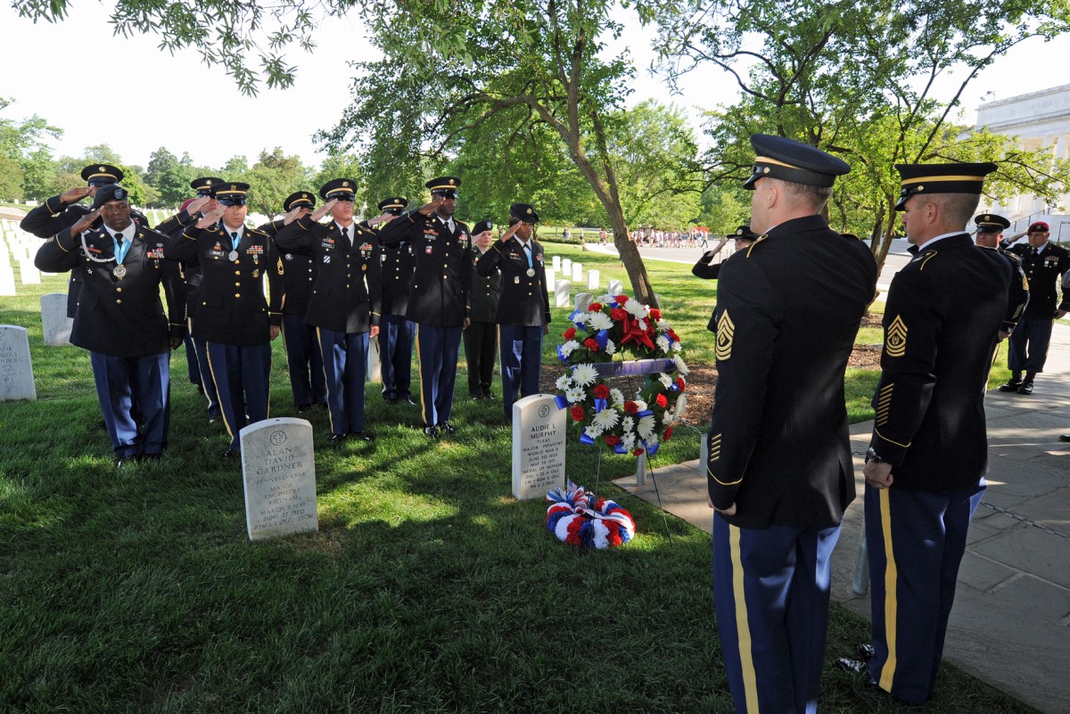 One of America's most decorated Soldiers honored graveside on his ... One of America's most decorated Soldiers honored graveside on his ...