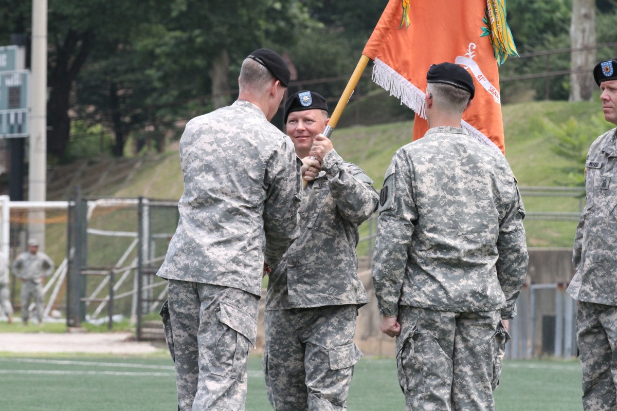 41st Signal Battalion welcomes new commander | Article | The United ...