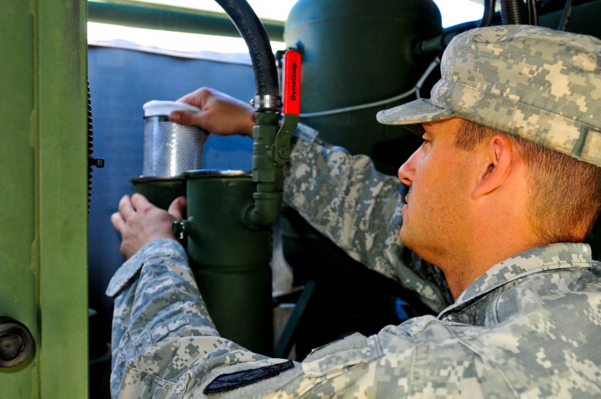 295th Quartermasters wash away dirt | Article | The United States Army