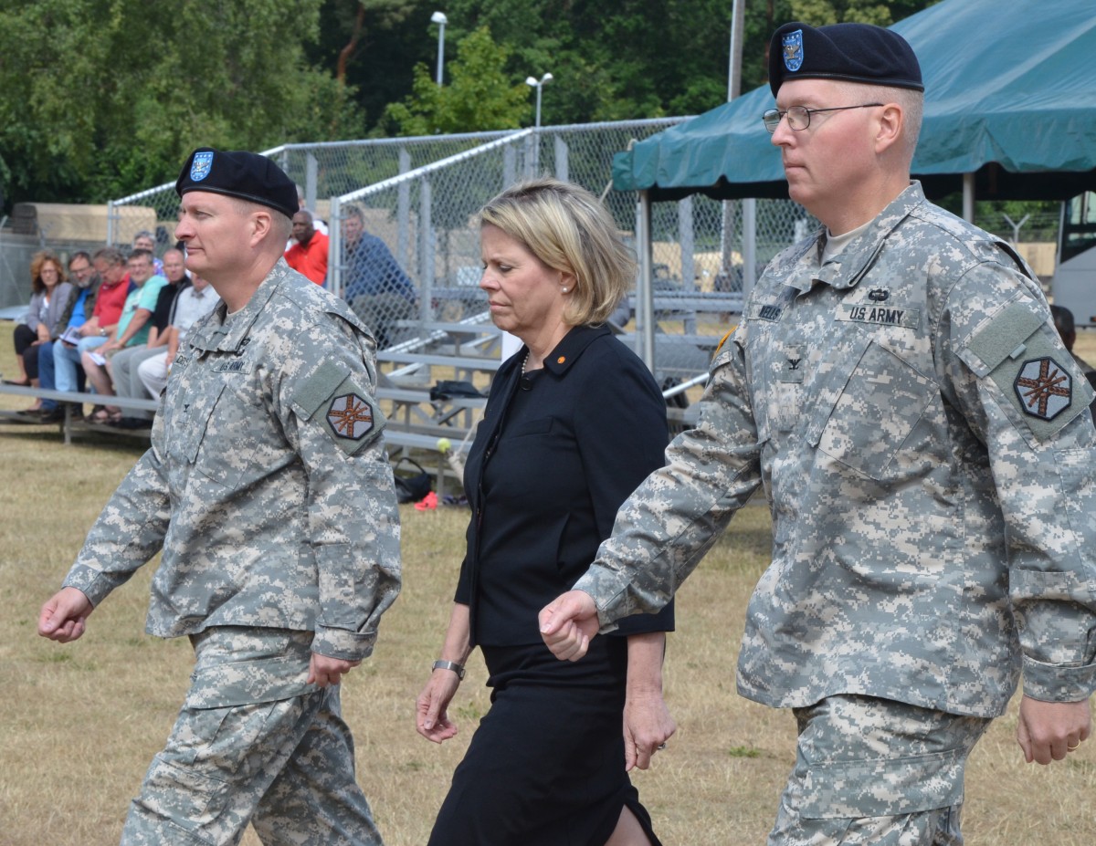 Garrison hosts first-ever change of command | Article | The United ...