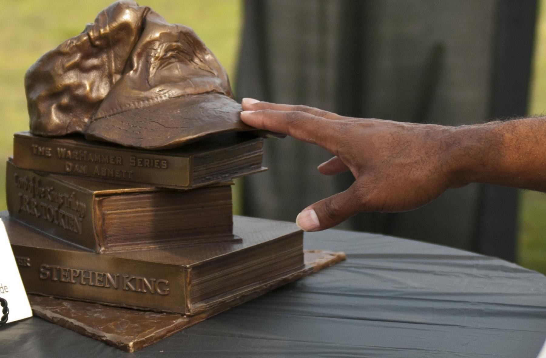 Policeman who brought down Fort Hood shooter touches memorial to victim ...