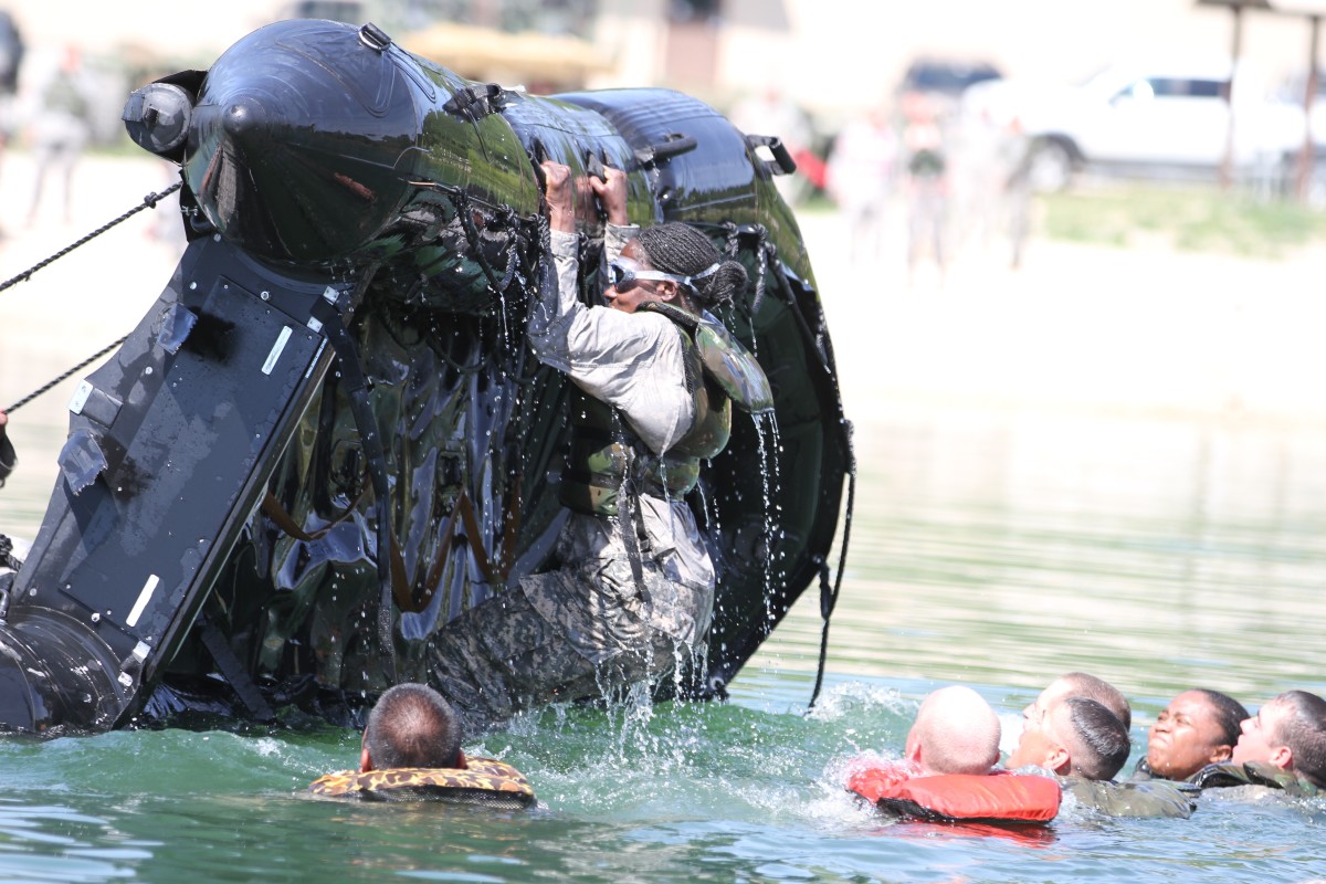 4th MEB troops dive into water operations training | Article | The ...