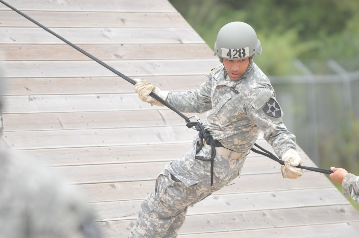 Air Assault school students practice rappelling | Article | The United ...