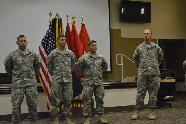 3rd Recruiting Brigade Commandant presents Bronze Star with Valor to ...