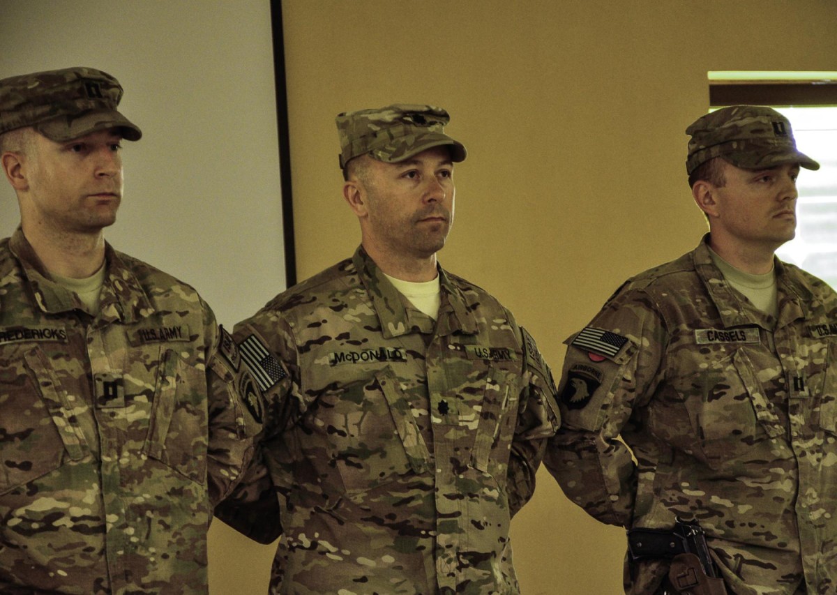 University of North Alabama alumnus takes guidon from a fellow Lion ...
