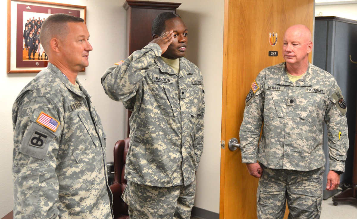 407th AFSB recognizes Soldier for perfect score | Article | The United ...