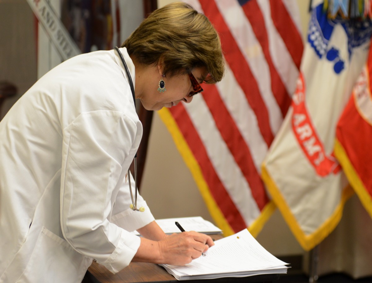 Army leaders first in line for flu vaccine | Article | The United ...
