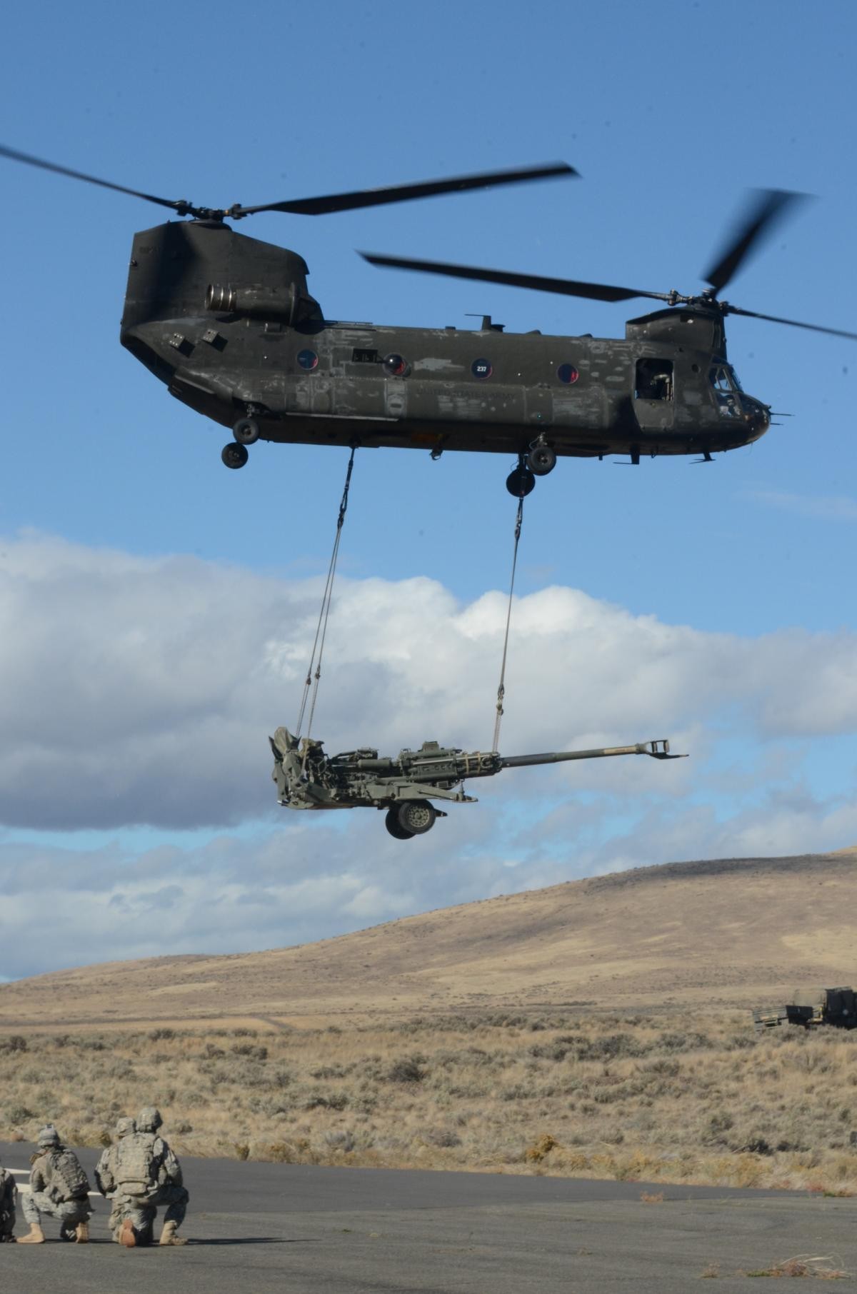 Arrowhead howitzers, crews take to the sky at Yakima | Article | The ...
