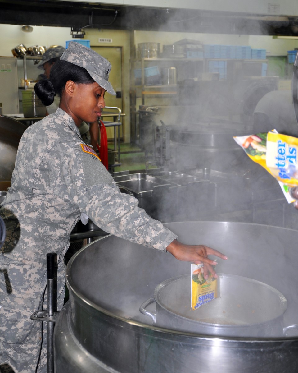 U.S. Army Soldiers eat well during Orient Shield 14 | Article | The ...