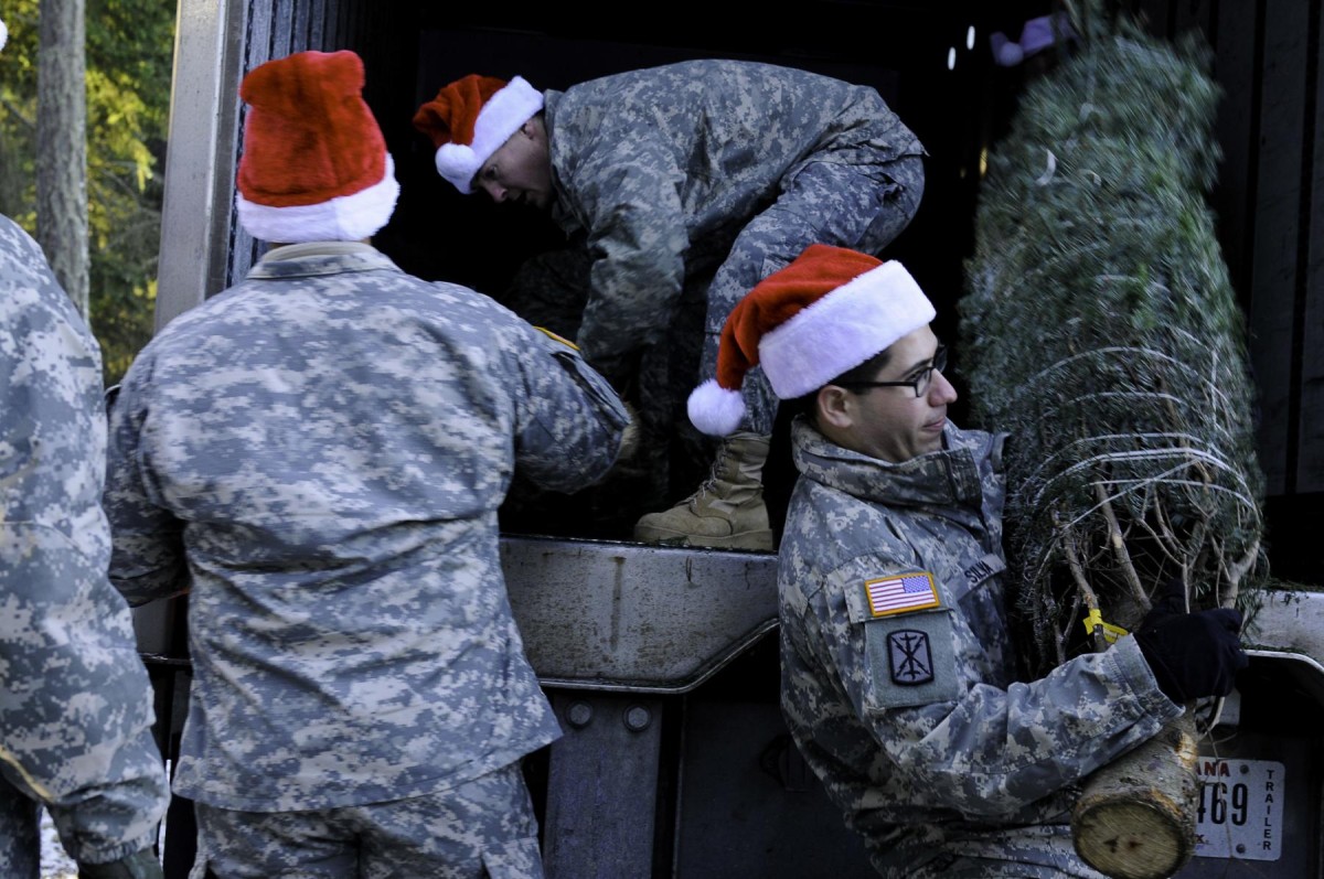 Bringing Holiday Cheer to Troops | Article | The United States Army