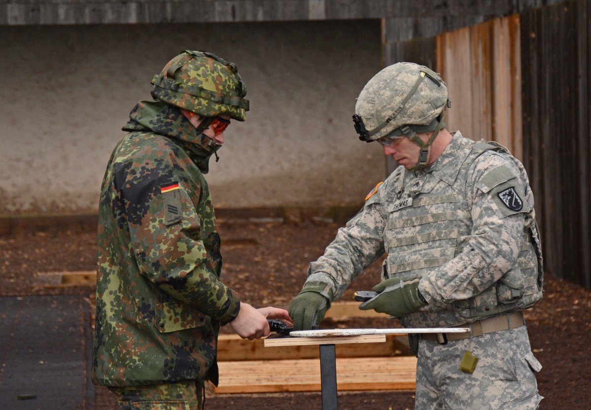German and American Soldiers Participate in Weapons Qualification Range ...