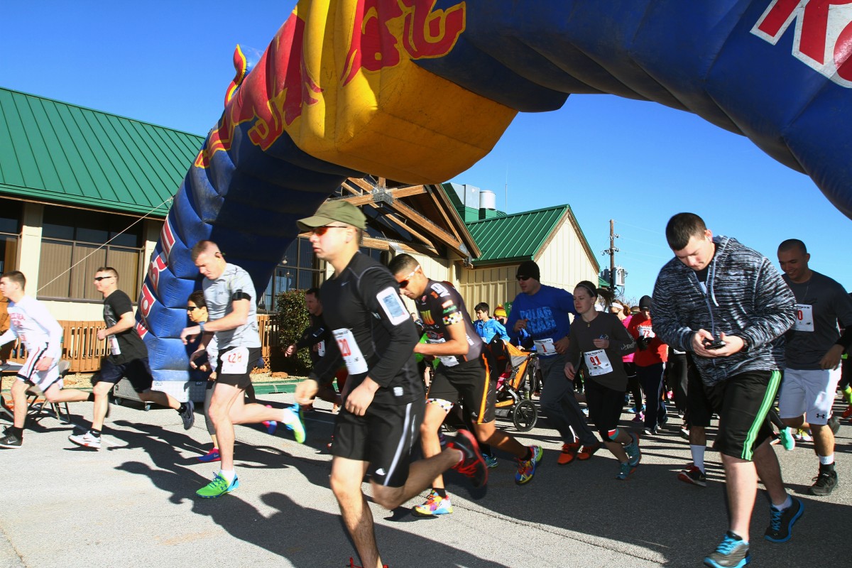 100+ runners 'take to the hills' | Article | The United States Army