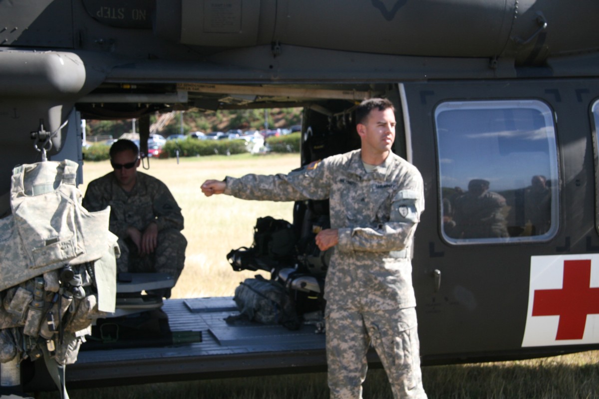 Soldiers and Airmen from the Pacific Region conduct MEDEVAC training ...