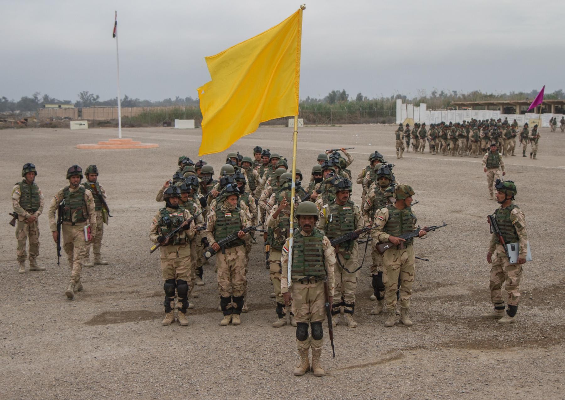 Iraqi soldiers prepare for a day of training | Article | The United ...